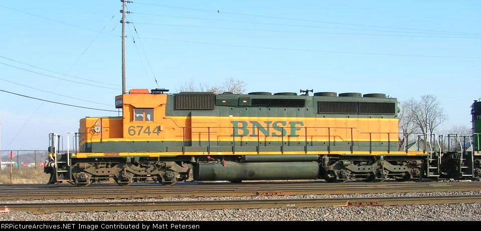 BNSF 6744